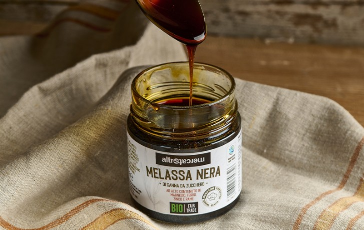 Melassa nera: cos'è, come si utilizza e come la produciamo - Altromercato
